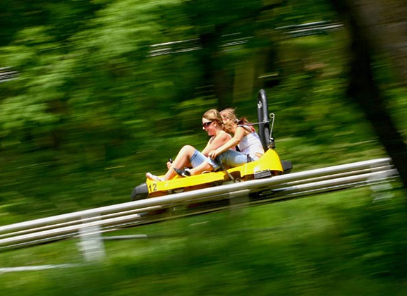 Bobozás, aranymosás, autózúzás - kalandparkok a Balatonnál