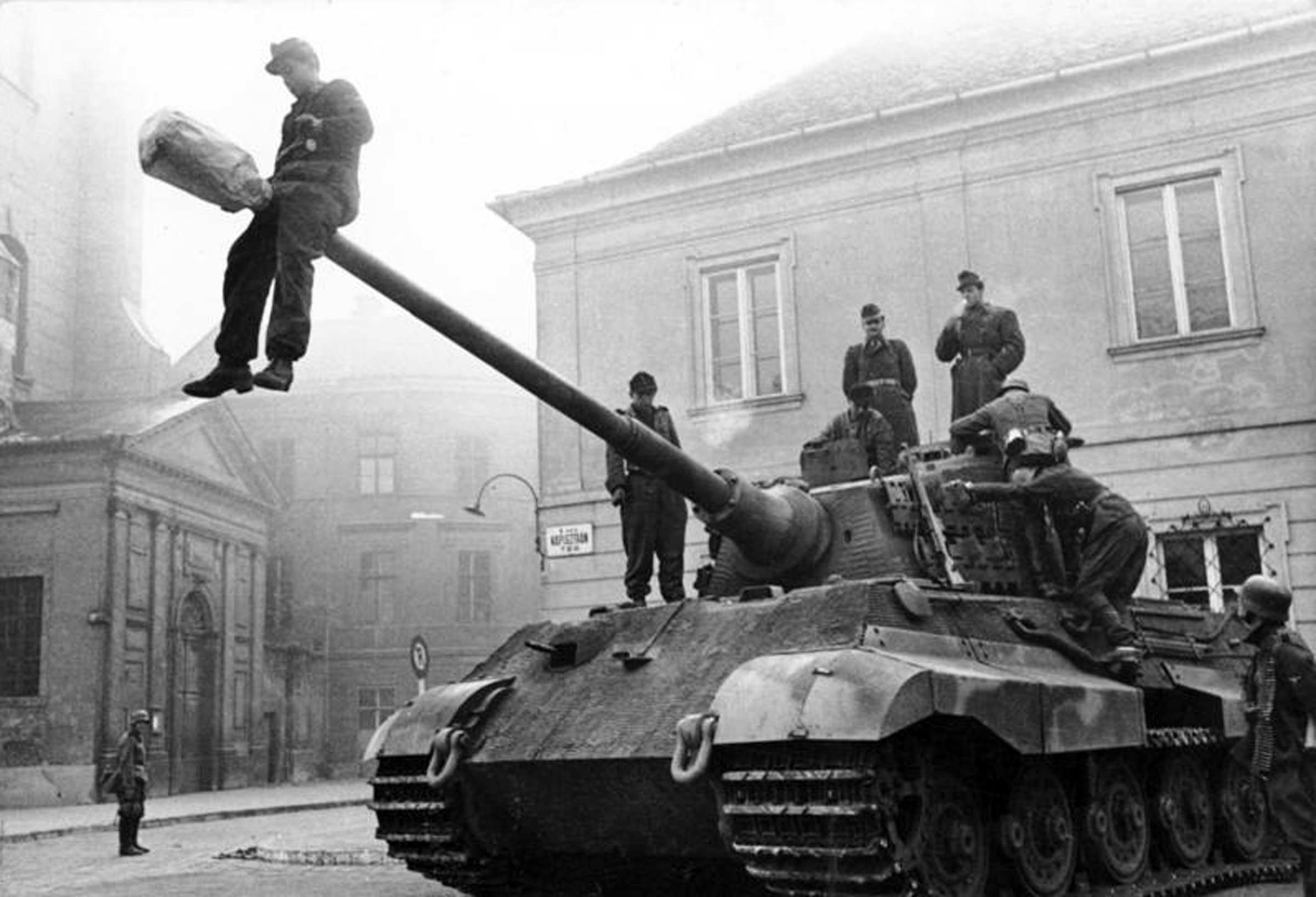 Tiger II on the front. Budapest, Hungary, 1944 : r/TankPorn